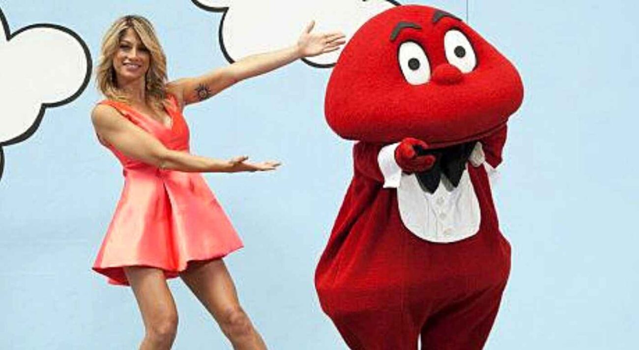 Gabibbo, chi si nasconde dentro lo storico pupazzo rosso di Striscia la ...