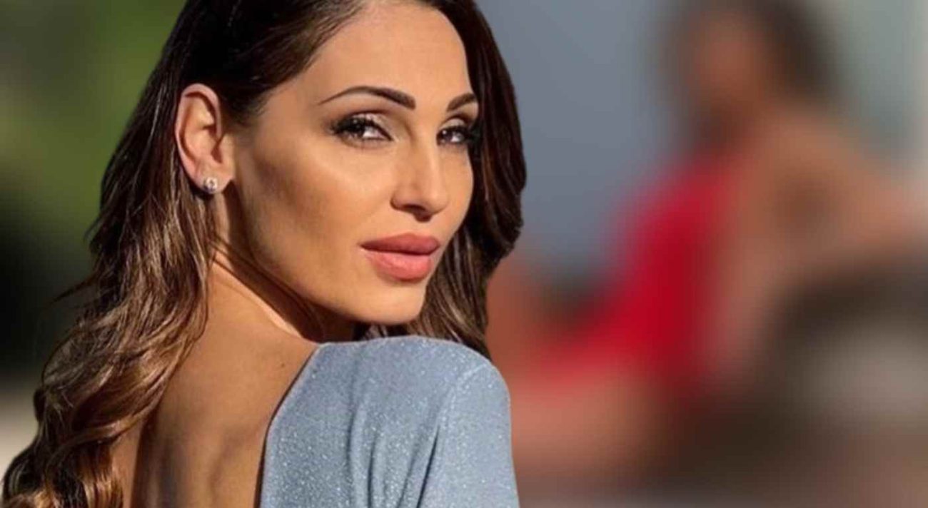 Anna Tatangelo infiamma il web, il bikini rosso è incontenibile, l ...